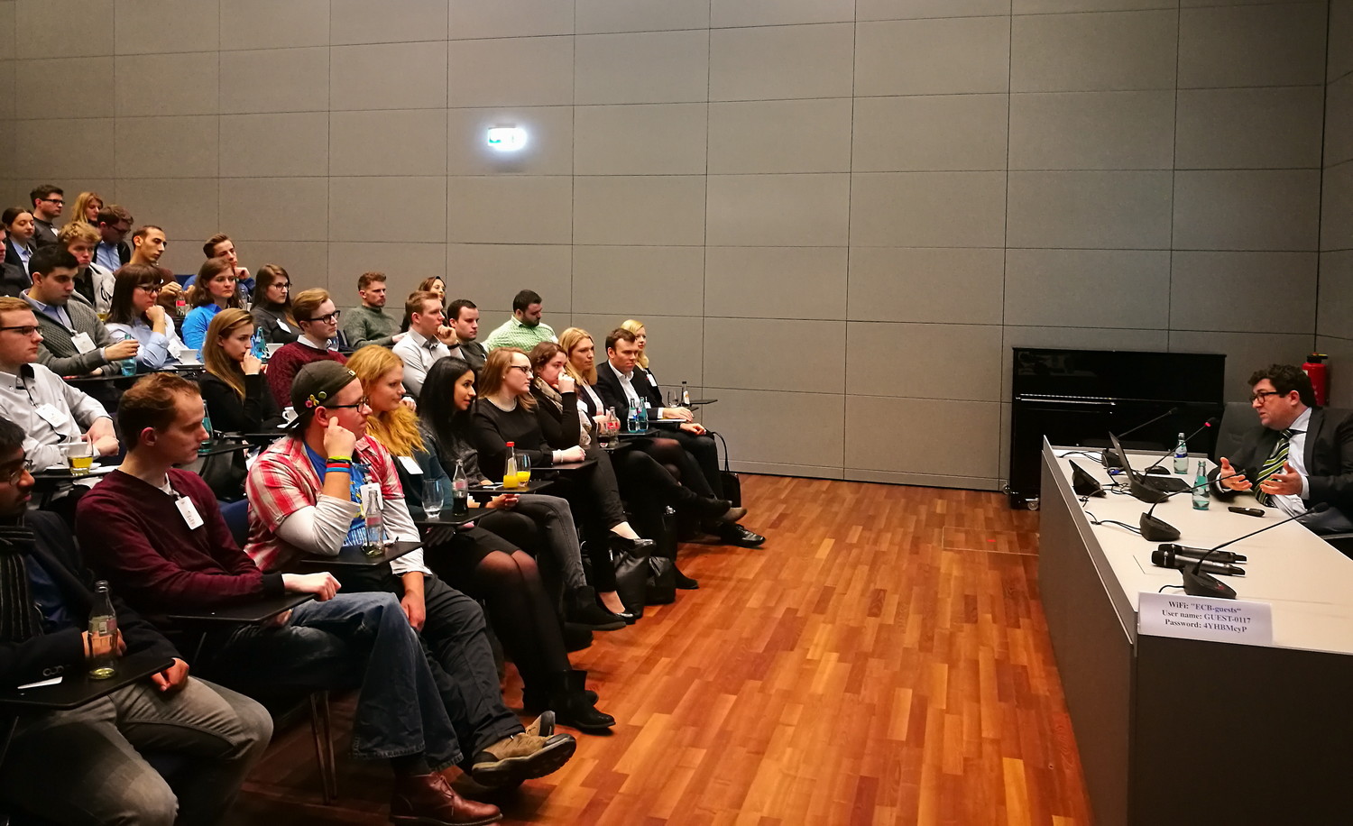 EZB-Besuch 22.02.2017; Diskussion Zagouras | Junge Europäische ...